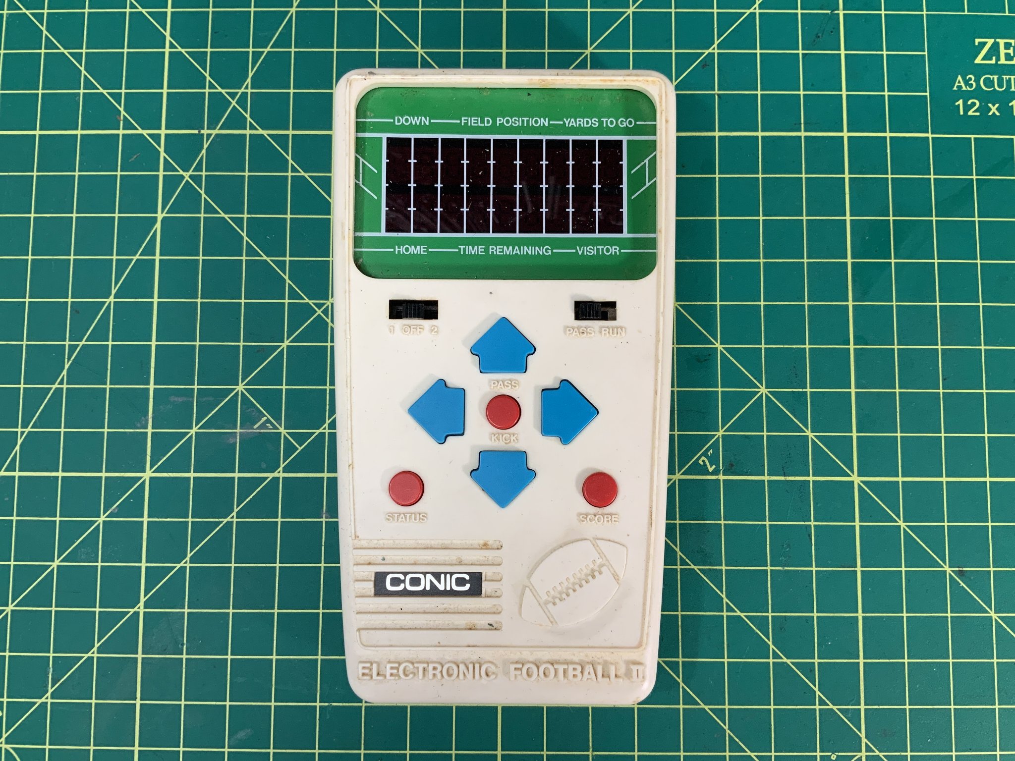 Conic Electronic Football II 03024 - Gaming - Handheld Computer Museum